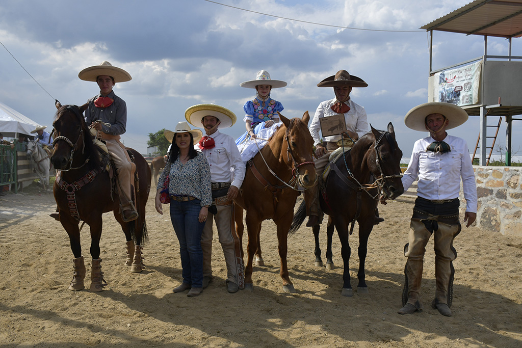 LOS SOLÍS DE NOCHISTLAN, SON CAMPEONES EN EL COLEADERO PADRE E HIJO EN ...